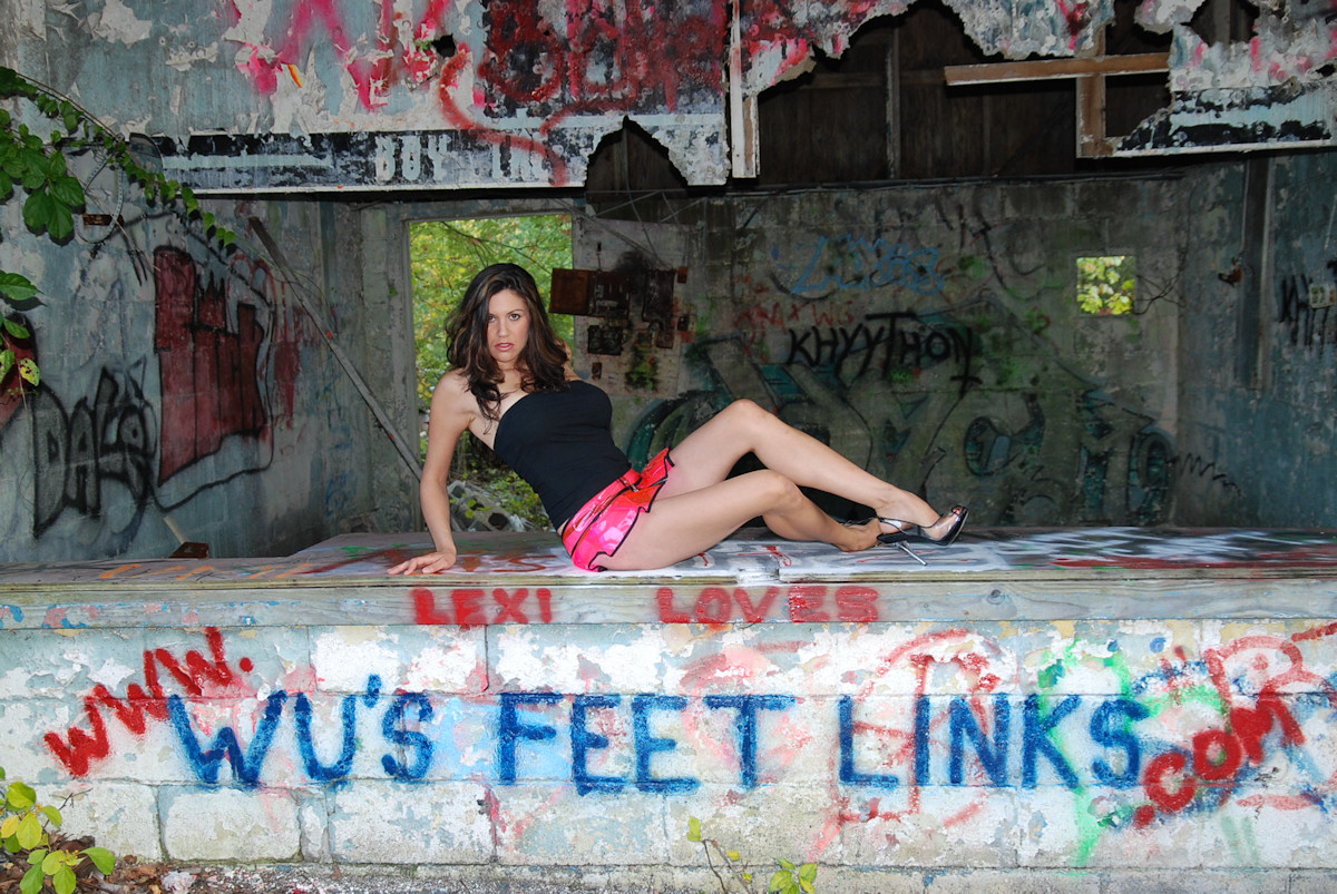 Wus Feet Links Lexis Photos